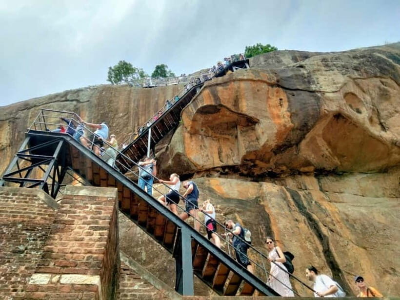 Colombo: Sigiriya Rock, Dambulla & Jeep Safari All Inclusive - Who Should Consider This Tour?