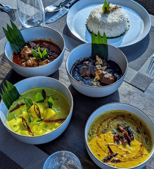 Colombo: Sri Lankan Street Food Tasting on Rooftop Bar - The Atmosphere and Social Vibe