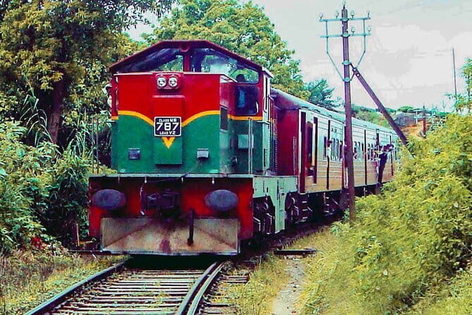 Colombo to Ella train ride on (Train No: 1015 "Udarata Menike") - Practical Tips for Travelers