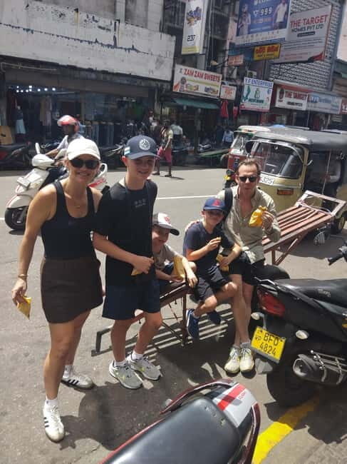 Colombo Tuk Tuk Tour with Entry Fees & Food Included - The Experience in Detail