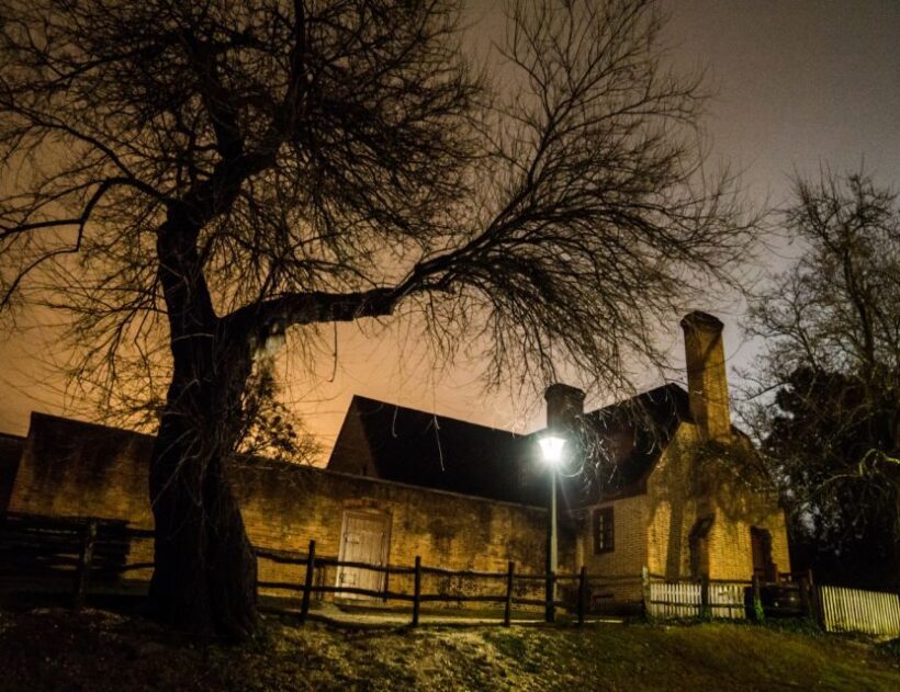 Colonial Ghosts: Ghostly Whispers of Williamsburg Ghost Tour - An In-Depth Look at the Haunted Williamsburg Tour
