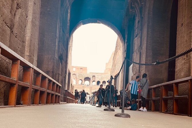 Colosseum Arena Floor, Roman Forum and Palatine Hill Tour - Discovering the Roman Forum