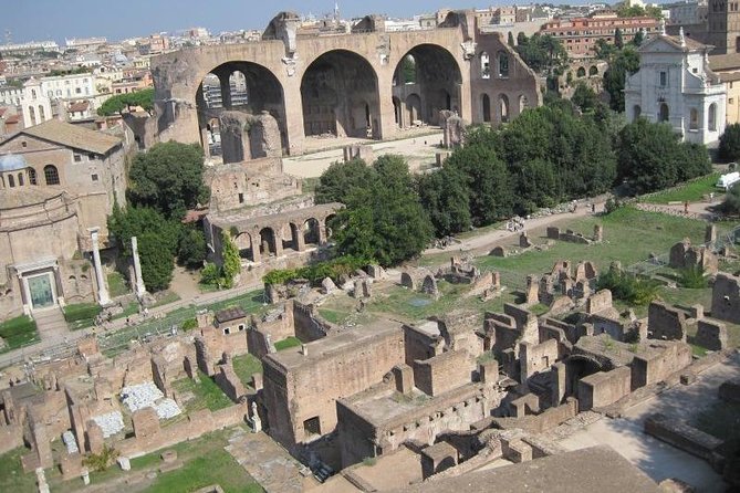Colosseum Tickets With Roman Forum & Cesars Palace - Navigating the Ancient City
