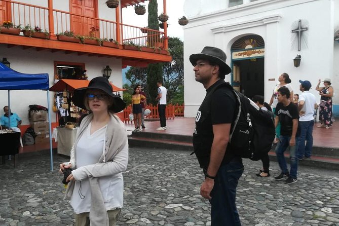 Combo Guatape and Medellin Sightseeing Tours - Meeting and Pickup Information