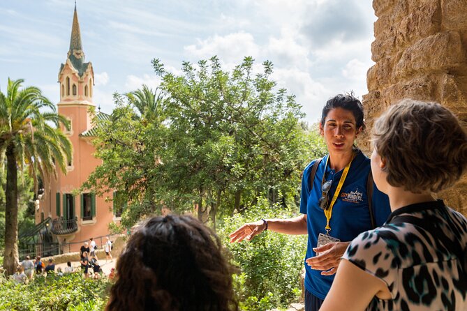 Combo: Skip the Line Sagrada Familia & Park Guell Guided Tour - Exploring Sagrada Familia