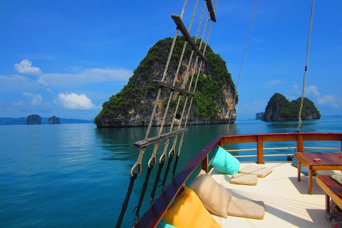 - Comfortable boat for cruising in Phang Nga Bay - The "Must-Do"! - Key Points