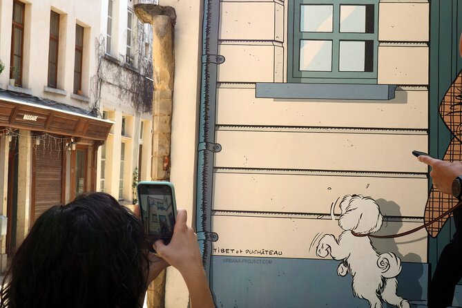 Comic Book Tour in Brussels - Guide Availability and Language Options