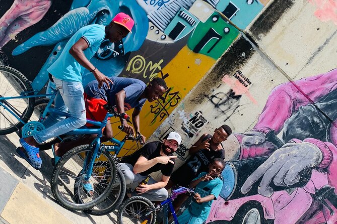 Commune 13, Cable Car. Graffititour. History. All Inclusive - Taking in the Vibrant Graffiti Art Scene