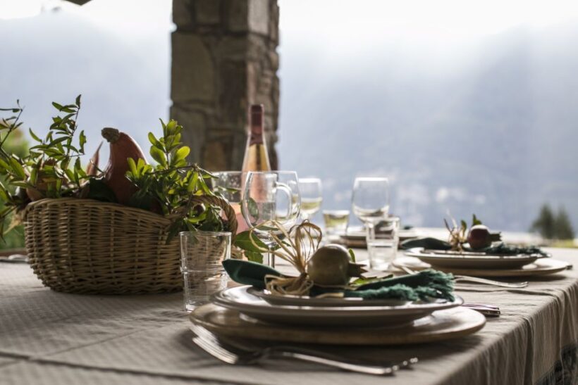 Como: Dining Experience at a Local Home - An In-Depth Look at the Como Home Dining Experience