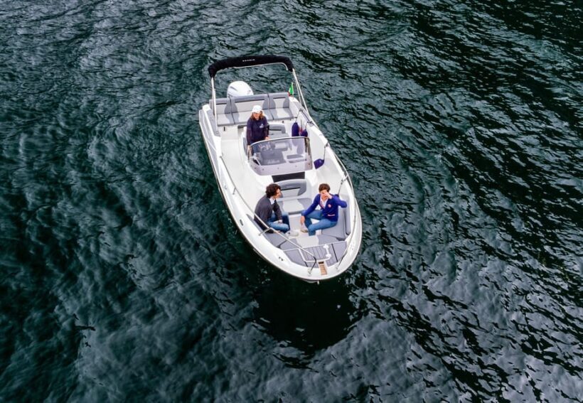 Como lake shared boat tour 1 o 2 ore rain cover - What to Expect from Your Lake Como Experience