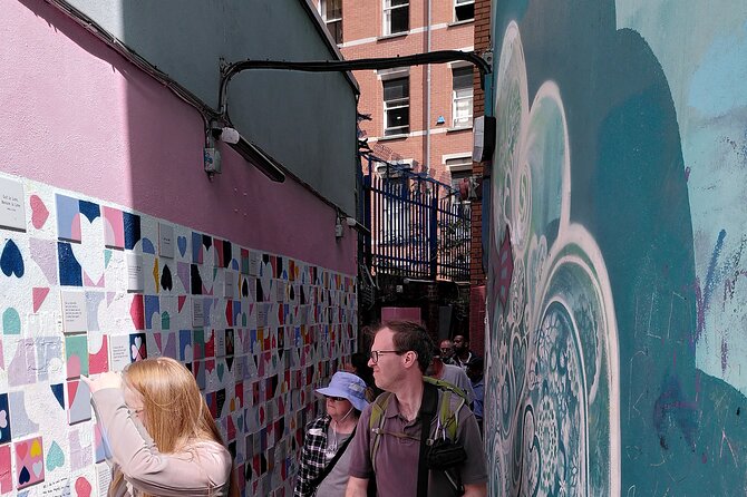 Complete Tour of Dublin in Italian - Accessibility and Group Size