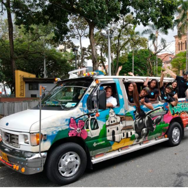 Comuna 13: Graffiti Tour with Tasting, Live Show, & Gallery - An In-Depth Look at the Comuna 13 Graffiti Tour