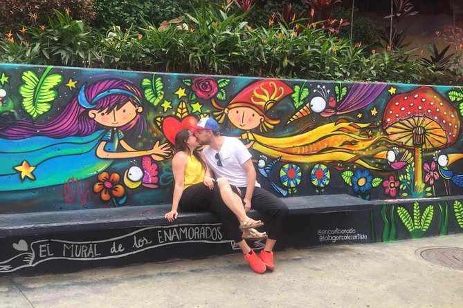Comuna 13 Graffitour & Cable Car - Transformative Journey Through Comuna 13