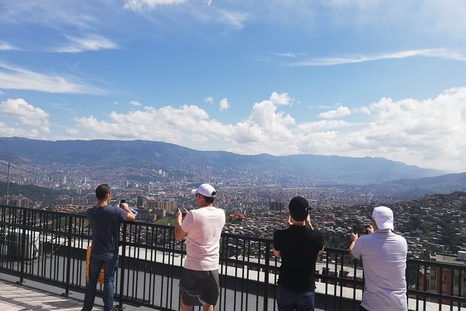 Comuna 13 Tour and Cable Car - Uncovering Medellíns Turbulent History