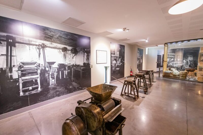 Confiserie Du Roy René: Gourmet Guided Tour of the Calisson Museum - The Calisson Daix: a Provençal Delicacy