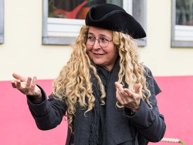 Conspiracy in the soldiers' town: an exciting interactive puzzle tour. - The Experience and Its Value