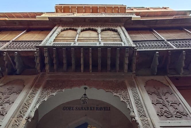 Contrasts of Old and New Delhi - FAQ