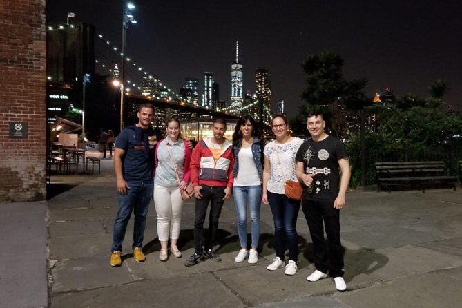 Contrasts VIP + Dyker Heights, Christmas in NYC - A Complete Breakdown of the Tour
