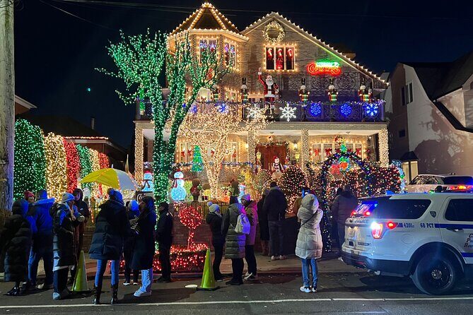 Contrasts VIP + Dyker Heights, Christmas in NYC - Practical Tips for Travelers