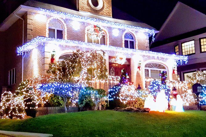 Contrasts VIP + Dyker Heights, Christmas in NYC - Who Will Love This Tour?