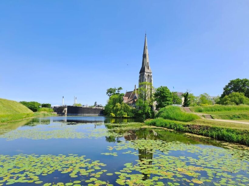 Copenhagen: 2,5-Hour 'Must See' Bike Tour with a Local Guide - Why Choose This Bike Tour?