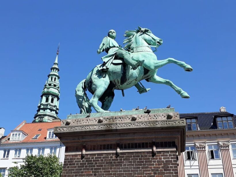 Copenhagen: 2,5-Hour 'Must See' Bike Tour with a Local Guide - FAQ