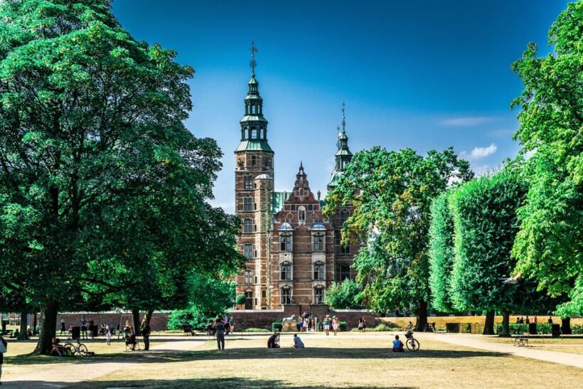 Copenhagen City & Rosenborg Castle Private Walking Tour - Exploring Christiansborg Palace and Indre By