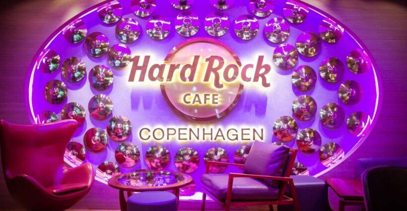 Copenhagen: Hard Rock Cafe with Set Menu for Lunch or Dinner - The Rock ’n’ Roll Atmosphere and Memorabilia