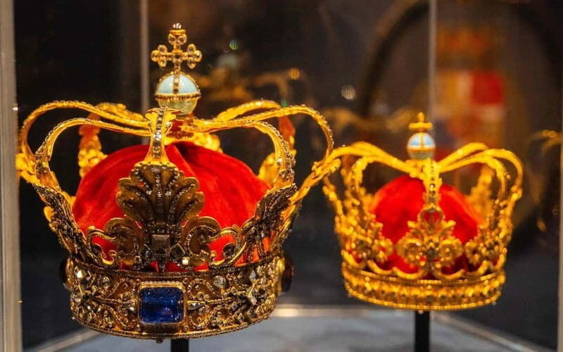 Copenhagen: Rosenborg and Christiansborg Palaces Tour in Spanish - An In-Depth Look at Each Stop