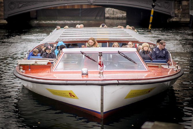 Copenhagen Sightseeing Classic Canal Tour With Live Guide - Onboard Experience and Live Guiding