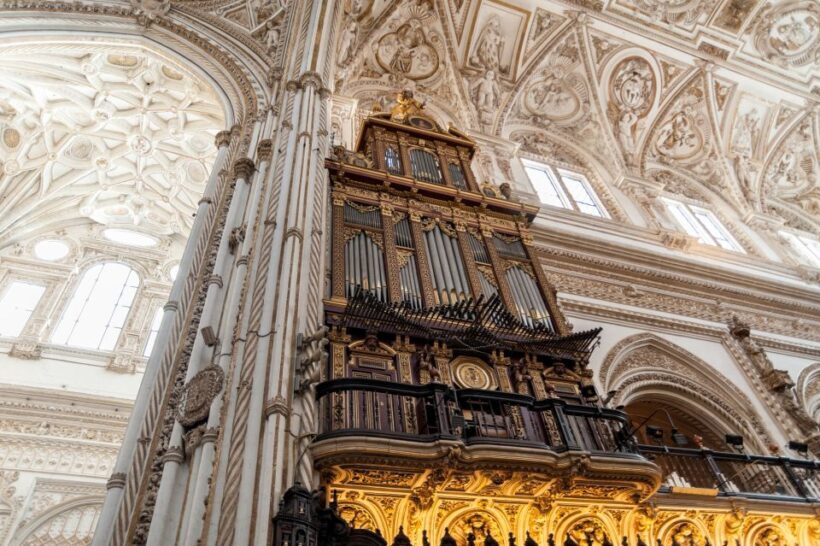 Cordoba: Jewish Quarter and Mosque-Cathedral Guided Tour - Authenticity and Atmosphere