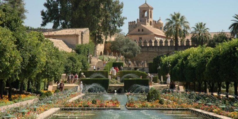 Córdoba: Mosque and Alcazar Private Tour with tickets - The Experience of Guides: A Highlight
