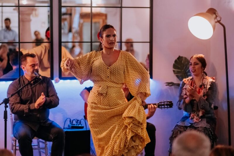 Córdoba: Tablao Flamenco at Doble de Cepa with Optional Meal - Key Points