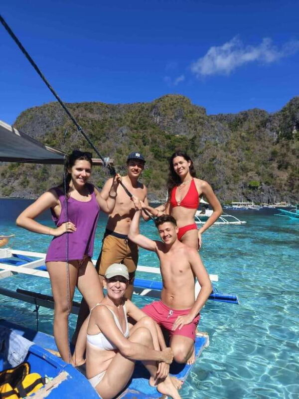 Coron Ultimate Tour: 7 Destinations with Lunch & Transfers - What the Reviews Say