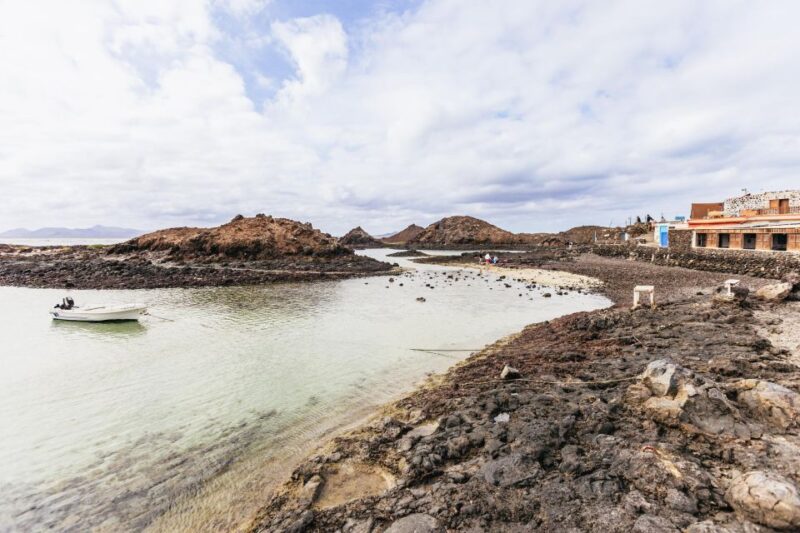 Corralejo: Lobos Island Catamaran Tour with Drinks & Snorkel - In The Sum Up