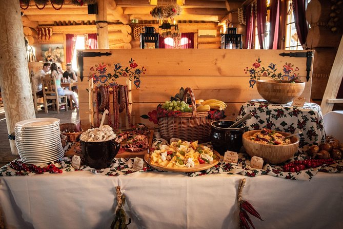 Cottage Style Evening With Folk Show and Traditional Feast From Krakow - Tips for Making the Most of Your Evening