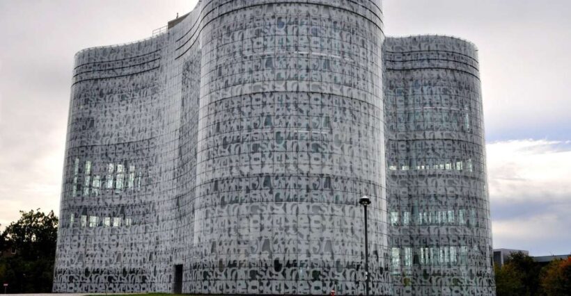 Cottbus: Private Guided Walking Tour - Key Points