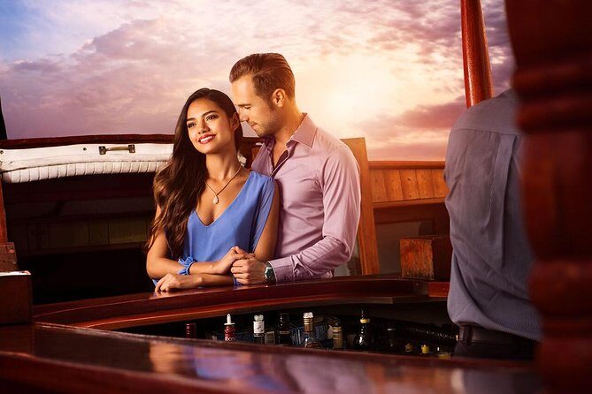 Couples Night, Romantic Sunset in Lagoon Nichupte & Live Music from Cancun - Who Is This Tour Perfect For?