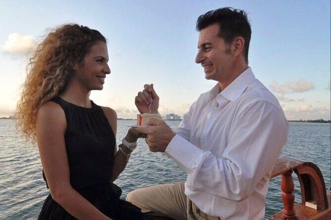 Couples Night, Romantic Sunset in Lagoon Nichupte & Live Music from Cancun - FAQ