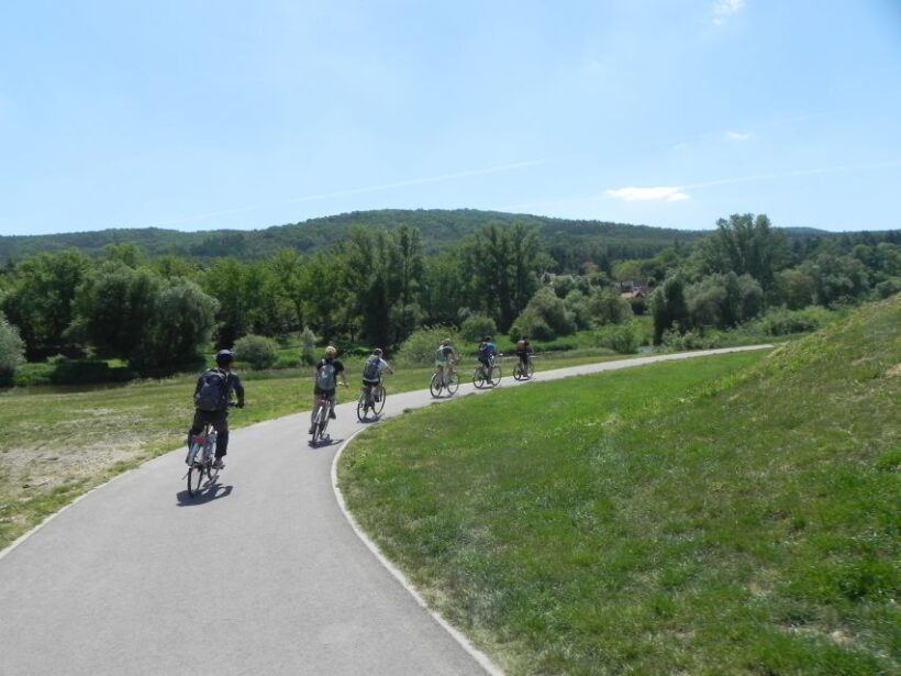 Coutryside bike tour to Karlstejn Castle. - Practical Tips for Participants