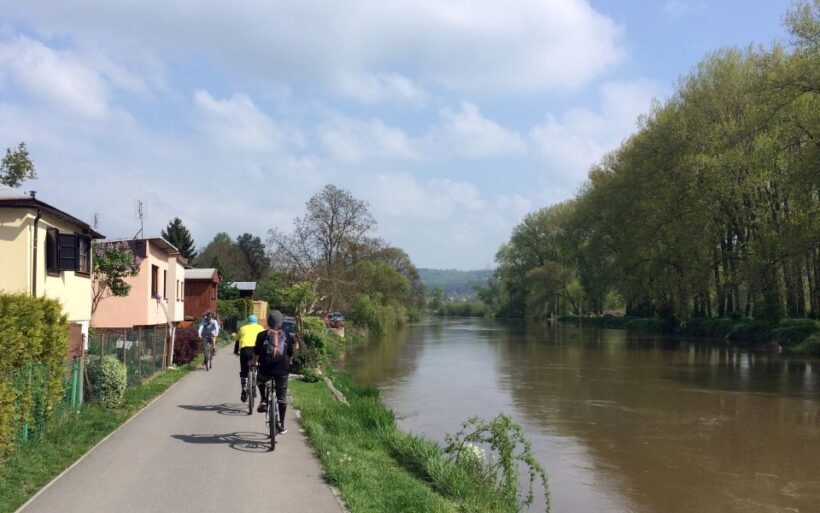 Coutryside e-bike tour to Karlstejn Castle - FAQ
