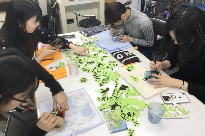 Create Your Glass Artwork With Japanese Motifs in Tokyo - Artistic Elements