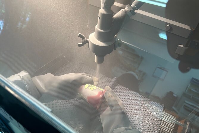 Create Your Glass Artwork With Japanese Motifs in Tokyo - Supportive Environment