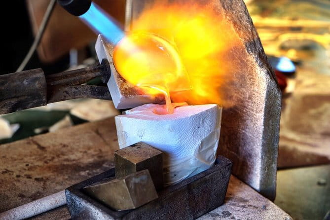 Create your original cuttlefish bone cast jewelry. - Key Points