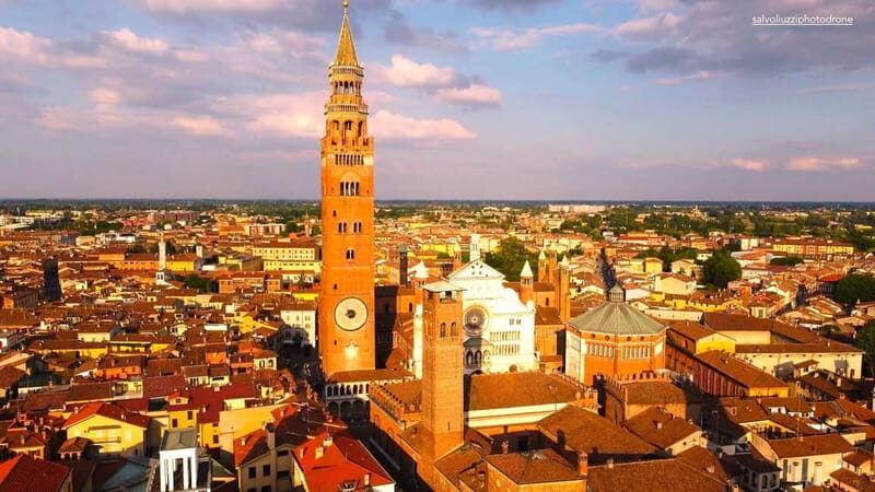 Cremona: City of art and music in Italian - Key Points