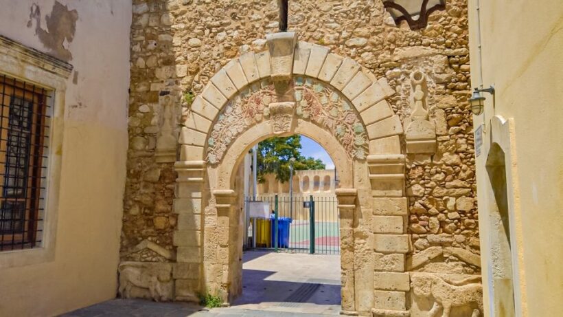 Crete: Chania, Kournas and Rethymno Private Guided Tour - Transport, Timing, and Group Size