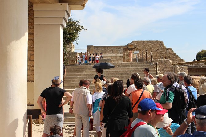 Crete Minoan Discovery Tour with Knossos Palace, Heraklion, and Live Dance Show - Strolling Through Heraklion’s Old Town
