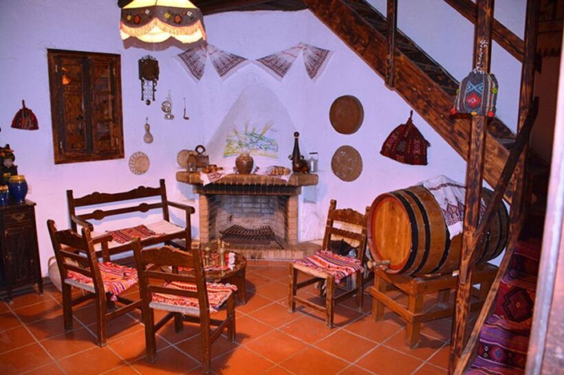 Crete: Traditional Dance Show and Buffet Dinner with Wine - What You Can Expect from the Experience