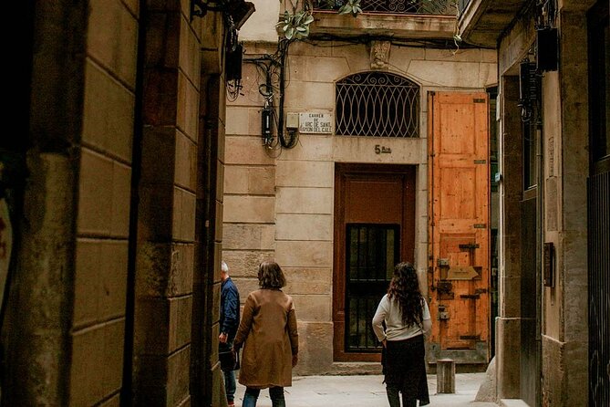 Crimes the Tour Through the Dark Side of Barcelona - Smaller Group, Bigger Insights