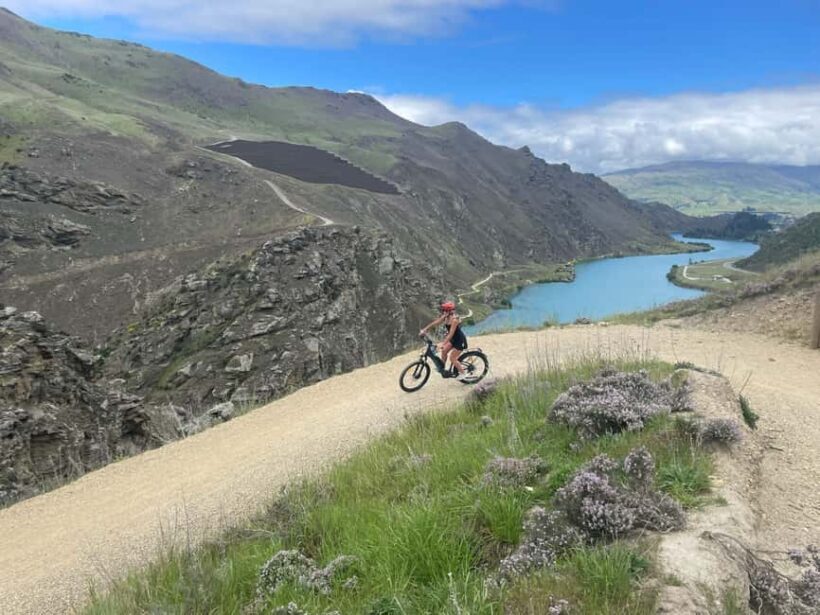 Cromwell: Lake Dunstan Trail Bike Rental and Luxury Shuttle - The Bikes and Support